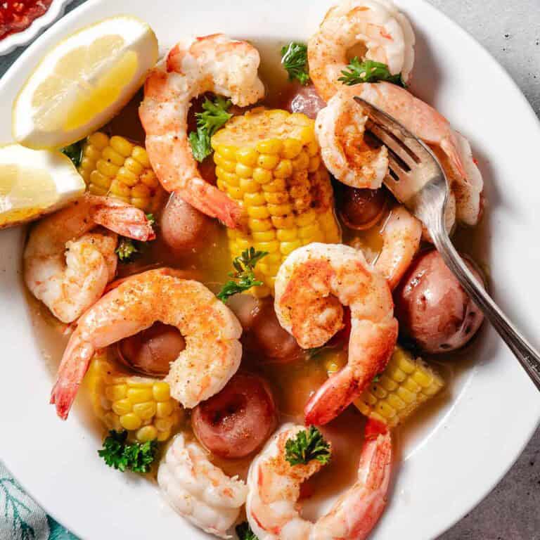 Boiled Shrimp With Potatoes and Corn (Shrimp Boil)